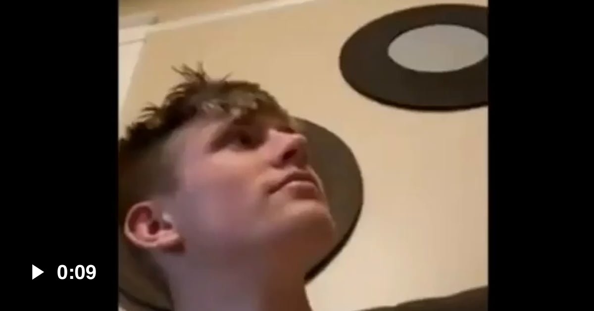 He is really angy - 9GAG