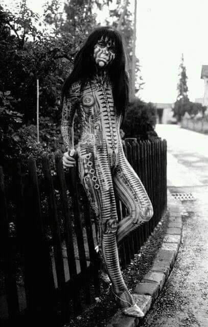 1980: Debbie Harry was a muse for HR Giger. Here she is in a bodysuit ...