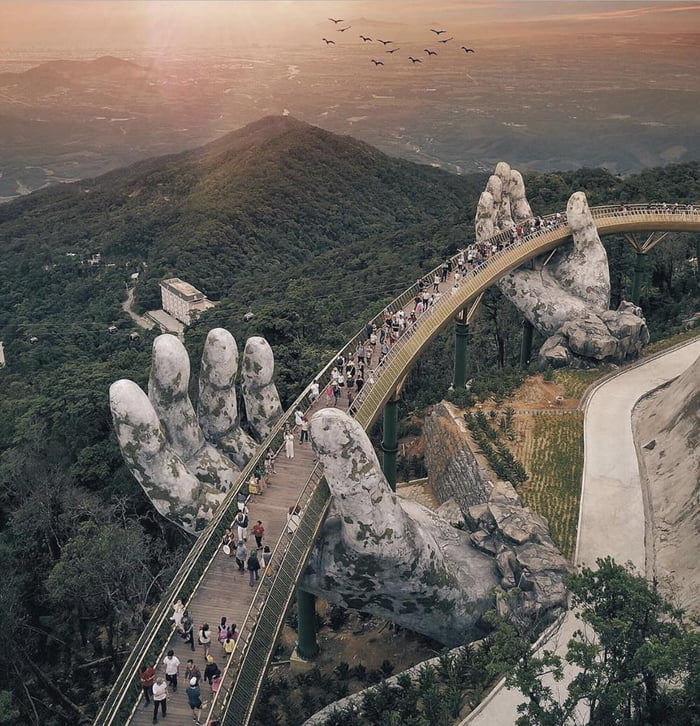 Giant Hands Bridge in Vietnam - 9GAG