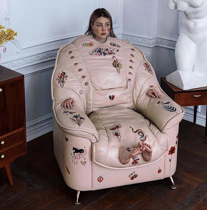 Billie Eilish’s outfits are getting truly wild - 9GAG