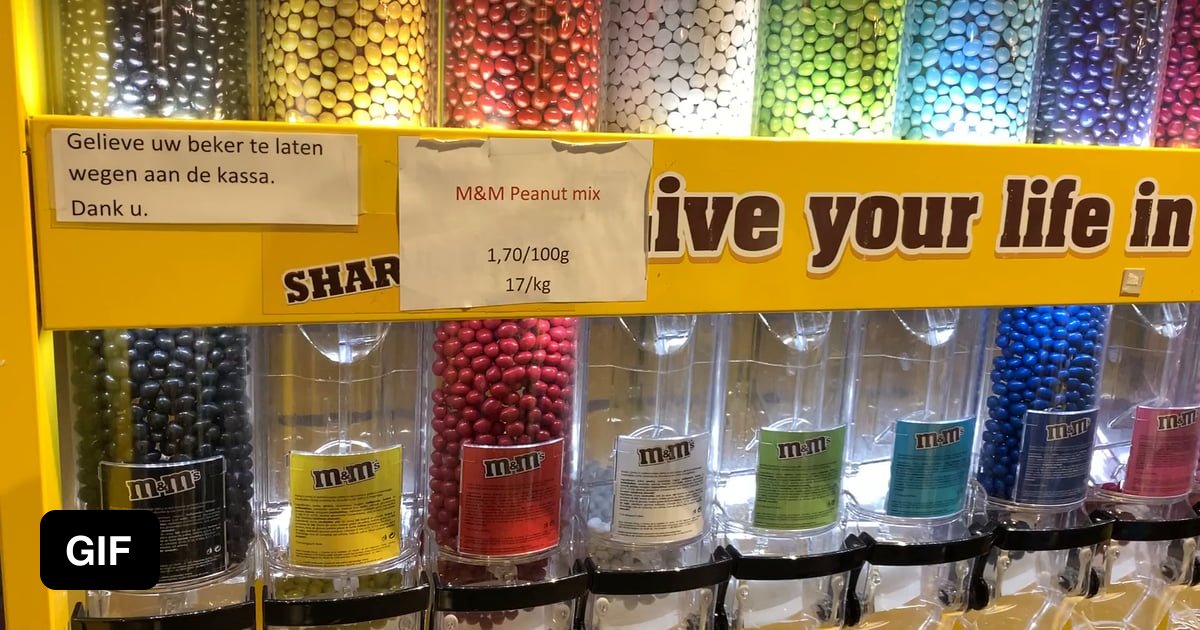 M&m putting photos of m&m’s in the tubes to make them look full - 9GAG