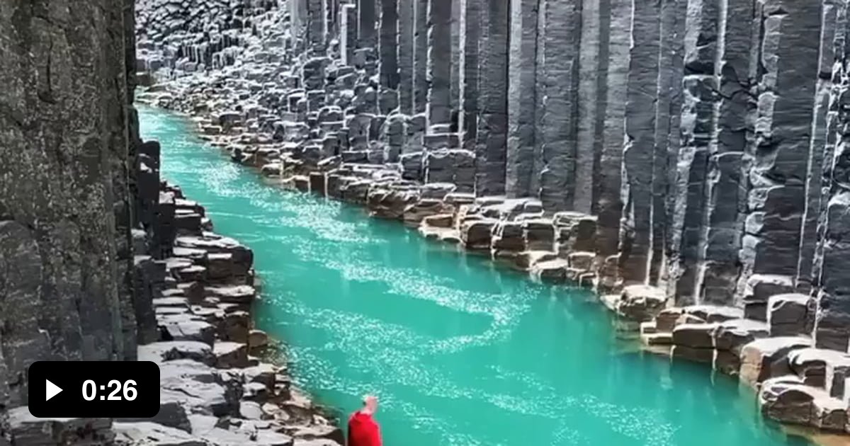 This Heavenly Glacial Gates in Iceland - 9GAG