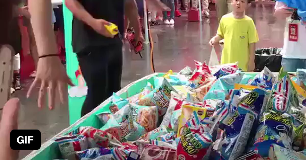 Human Claw Machine - 9GAG