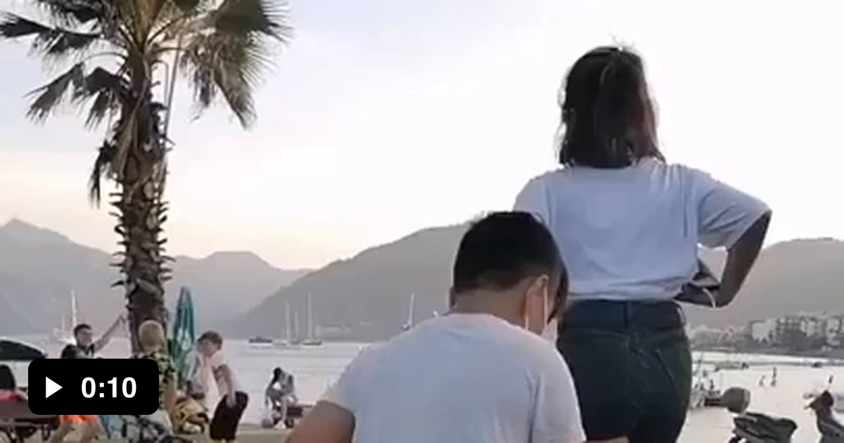 This girl's balance is just CRAZY - 9GAG