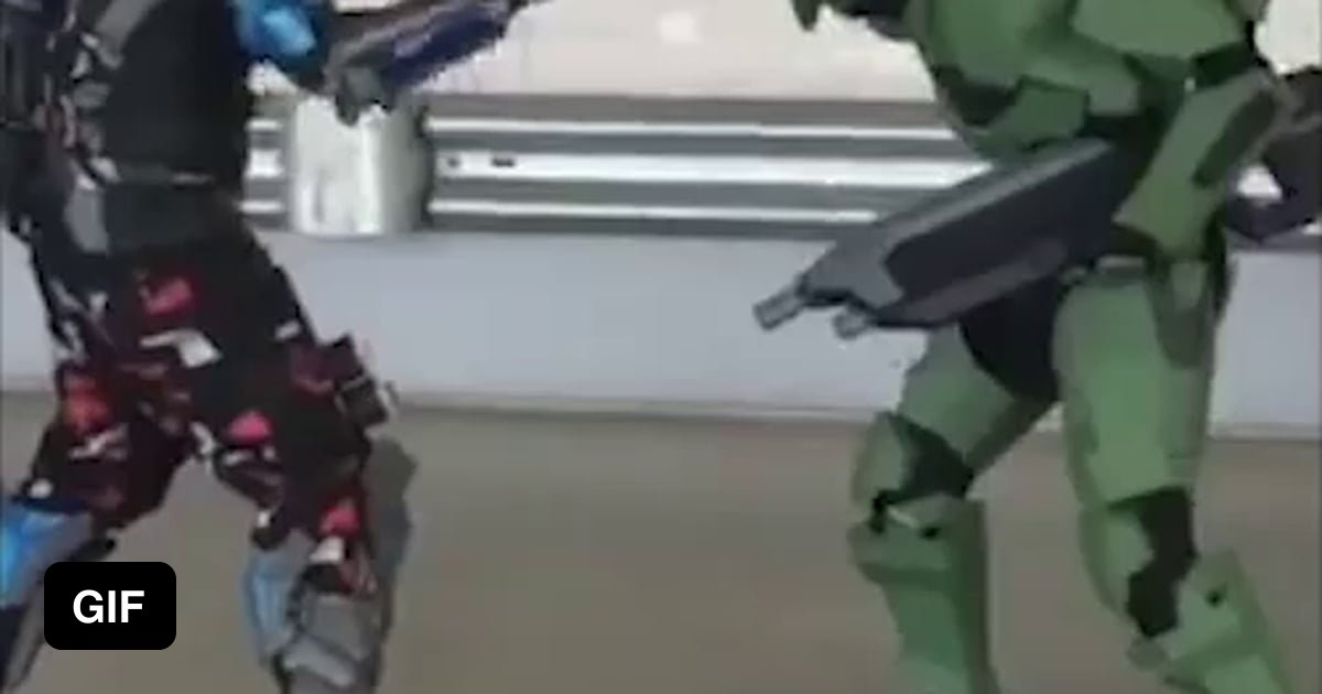 Arkham Knight vs. Papercraft Master Chief - 9GAG