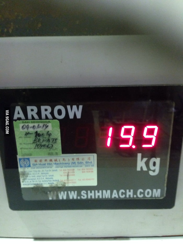 This is how woman pack, with 20kg baggage load. - 9GAG