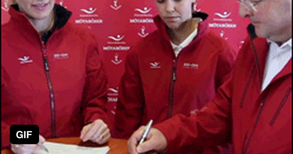 Hand shake! wait... - 9GAG