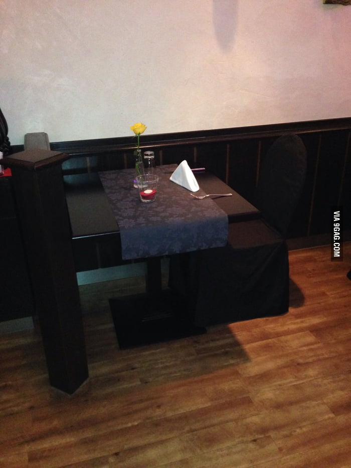 Forever alone table at a restaurant in germany - 9GAG