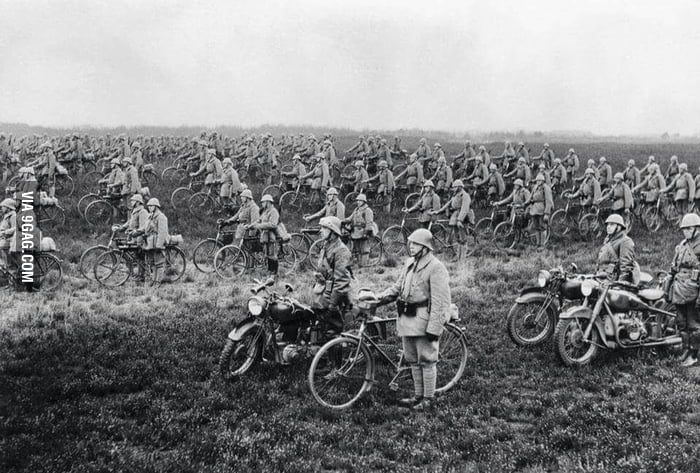 The mighty Dutch army waiting for the German invasion, May 1940. - 9GAG