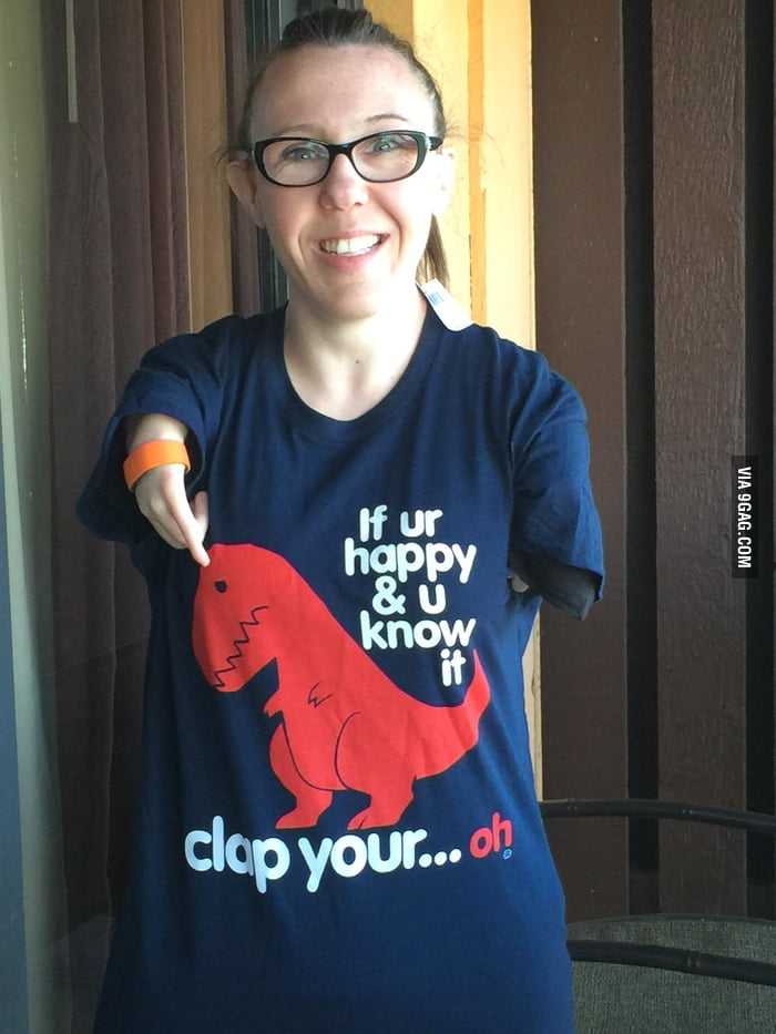 She has no arms, but a great sense of humor - 9GAG