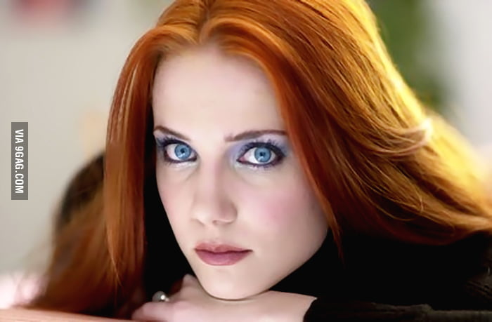 Beautiful redhead with amazin blue eyes. Simone Simons - Lead vocalist ...