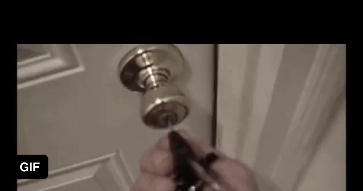 Butt wiggle intensifies! - 9GAG