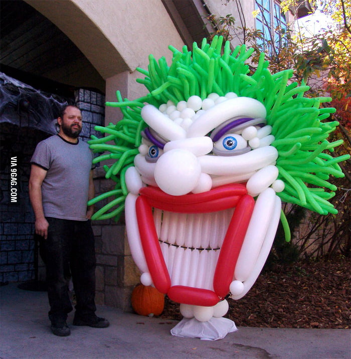 This dude knows how to balloon animal - 9GAG