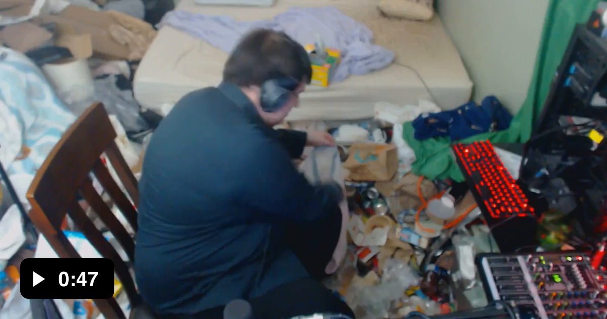Streamer showing his room, which hasn't been cleaned in 5 years - 9GAG