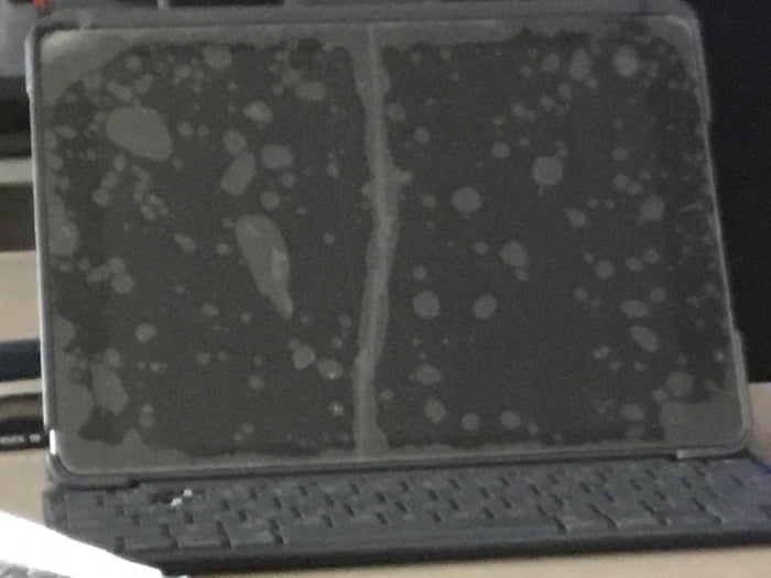 This guy’s screen protector - 9GAG