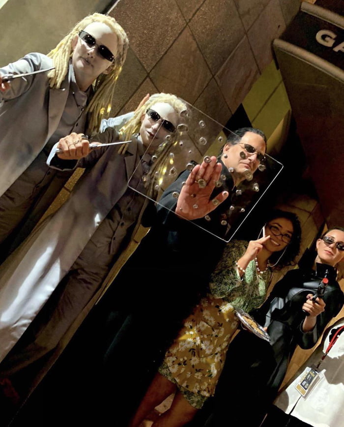 Next level Matrix cosplay at SDCC - 9GAG