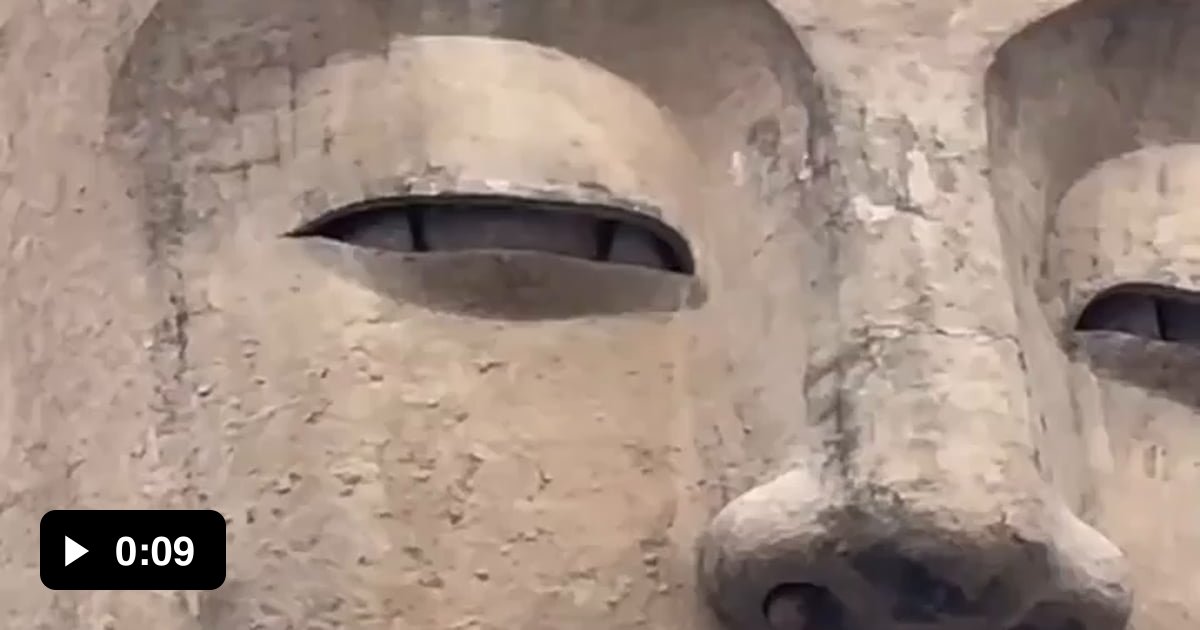 Massive statue booger - 9GAG
