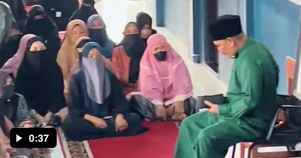 Santri santri yang siap di panen sama ustad. - 9GAG