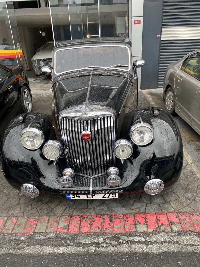 Old but gold Jaguar - 9GAG