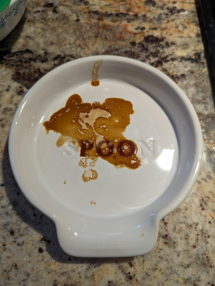 The way this sauce splashed down in the spoon tray - 9GAG