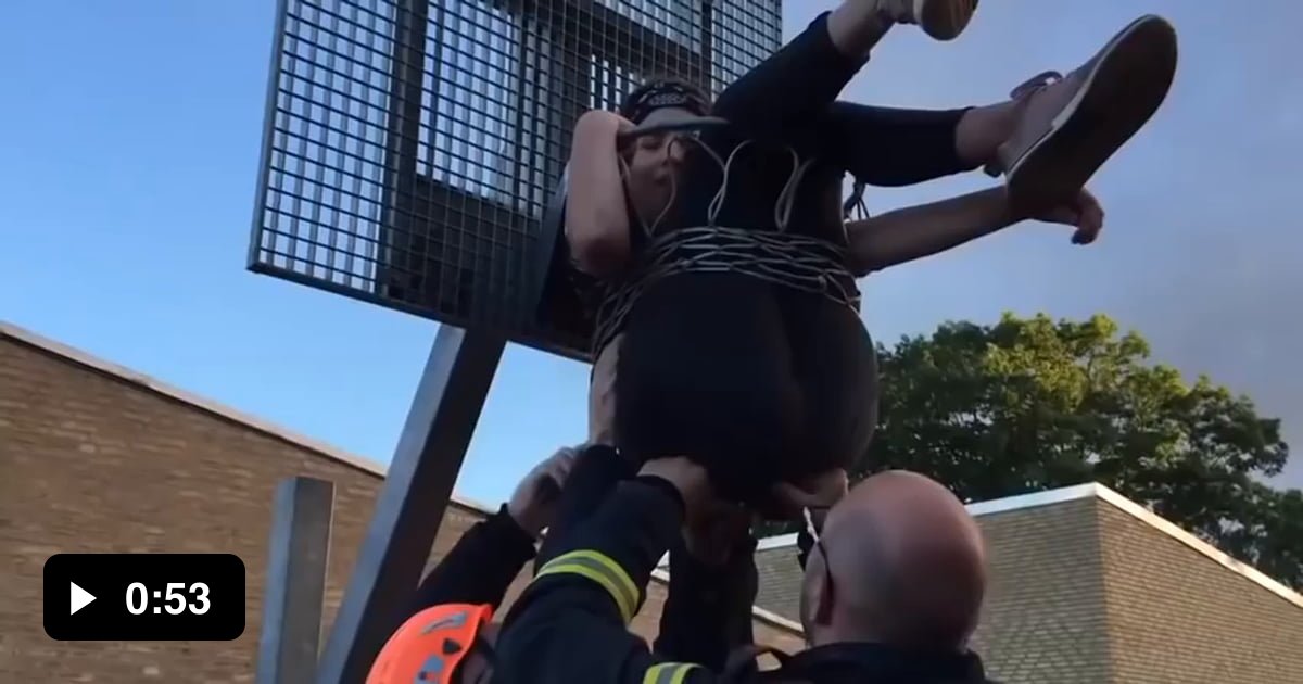 How did she even get up there - 9GAG