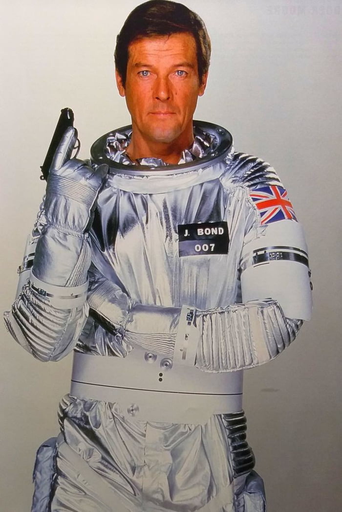 1979 Roger Moore "Moonraker" - 9GAG