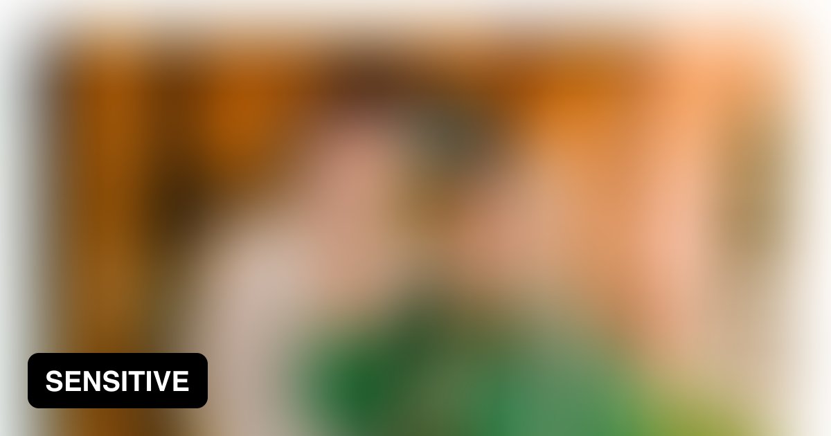 He's respectfully looking down - 9GAG