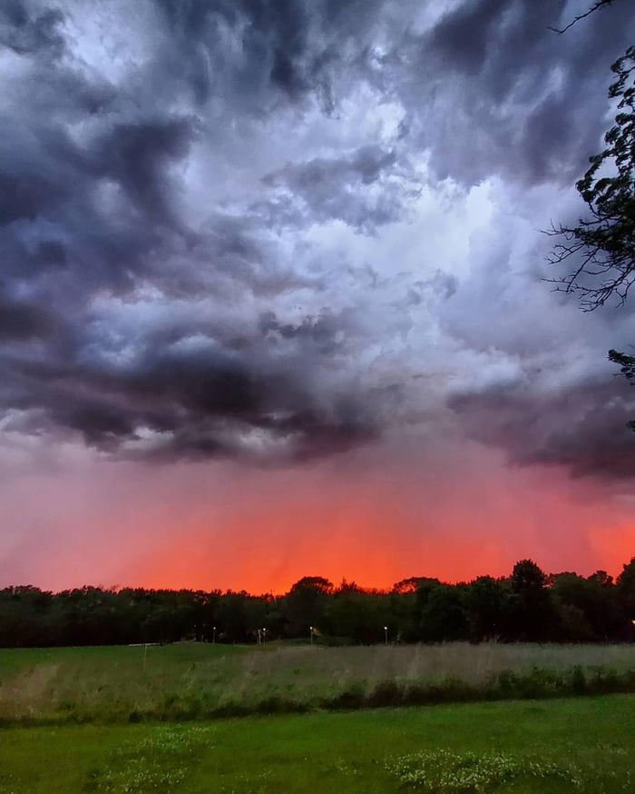 Powerful Storm Moving Fast During Sunset - 9GAG