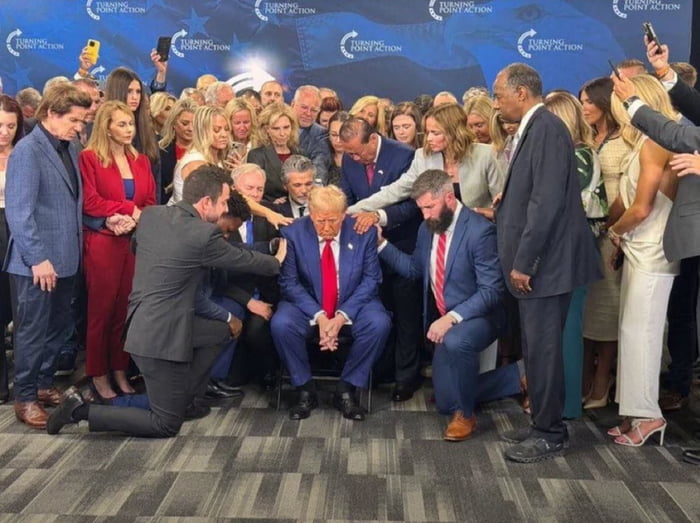 Totally nOrMaL cult like behaviour lol - 9GAG