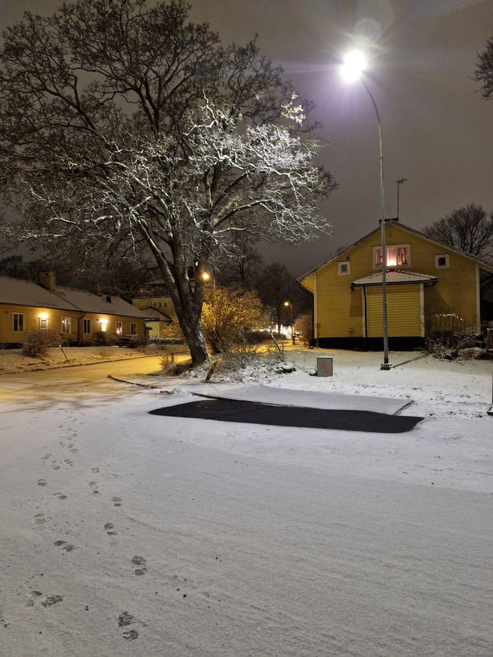 Black magic shadow? - 9GAG