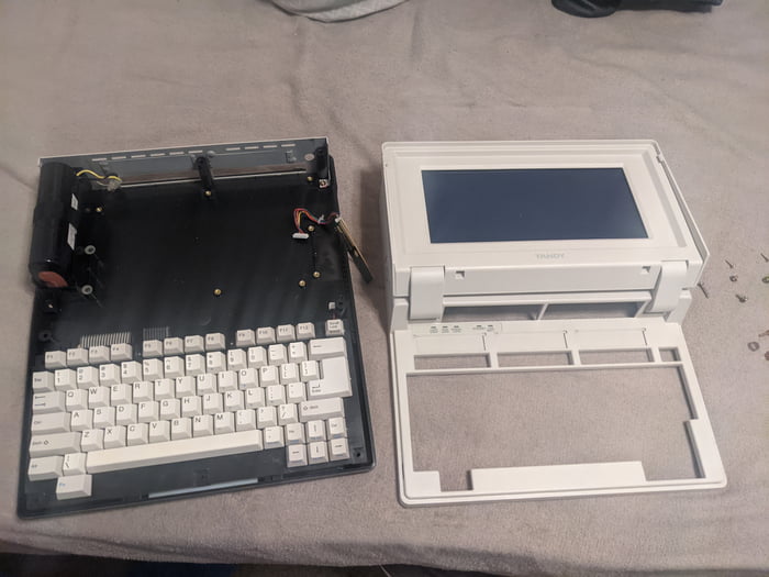 Im about to build a retro gaming machine inside of a vintage tandy 1400 ...