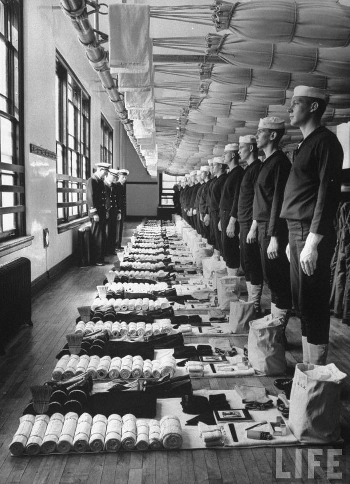 US sailors at the Great Lakes Naval Training Station standing behind ...