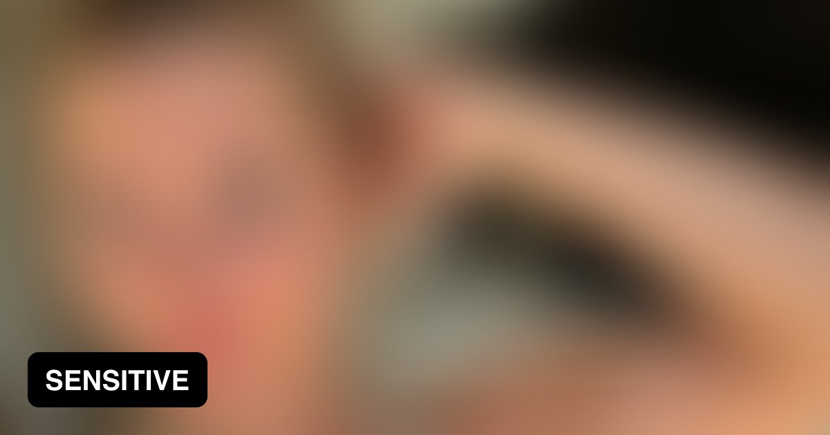 Blonde in blue - 9GAG