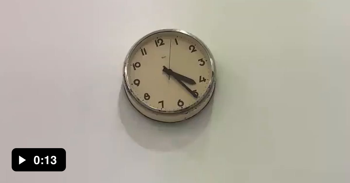 Something is not quite right with this clock… - 9GAG