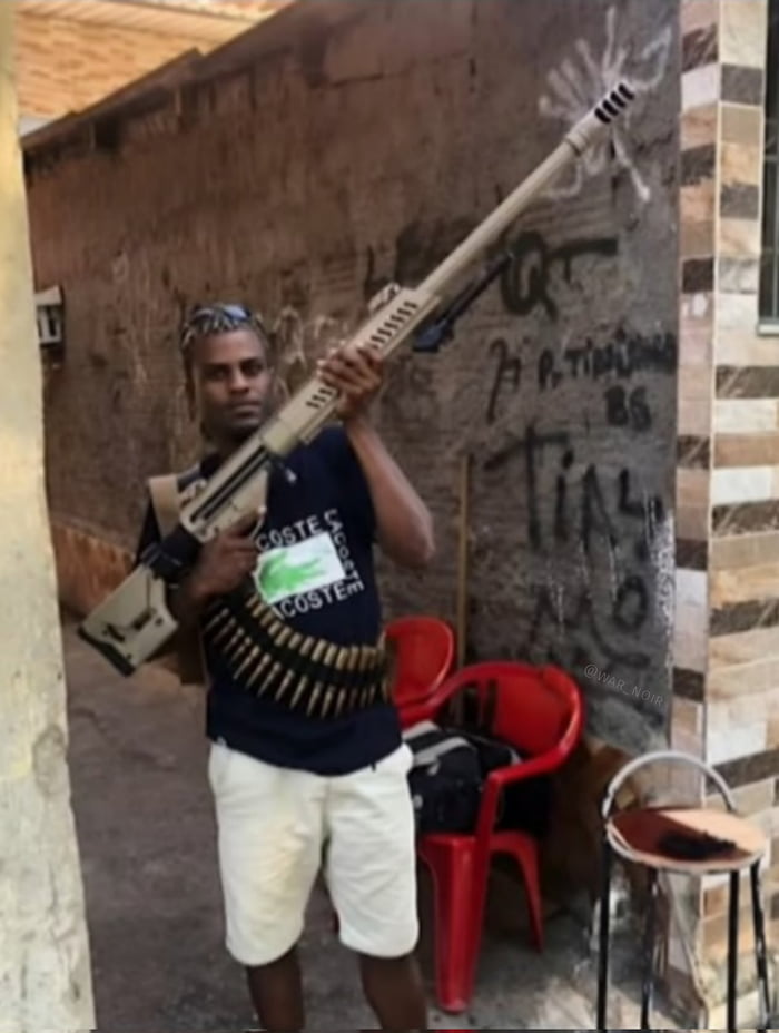 A quite interesting photo posted by a gunman affiliated with "Terceiro ...