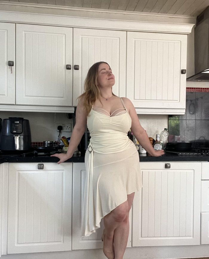 Sexy in a dress - 9GAG