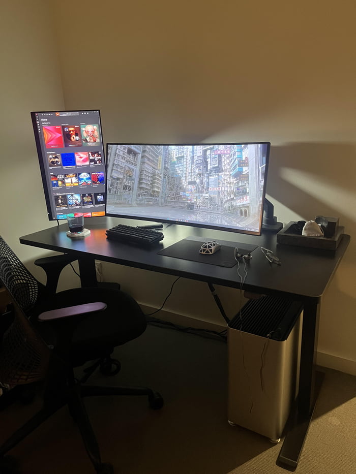 7 years since I’ve had a desktop PC, 3D design and gaming setup - 9GAG