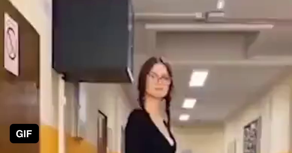 Every girl on Instagram & TikTok after pressing the record button on her phone - 9GAG