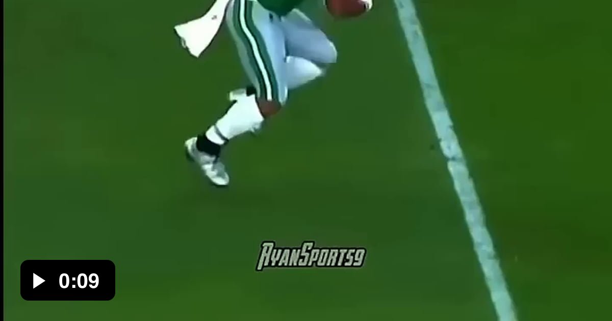 Saquon Barkley Hurdles Over Defender 🤯 - 9GAG
