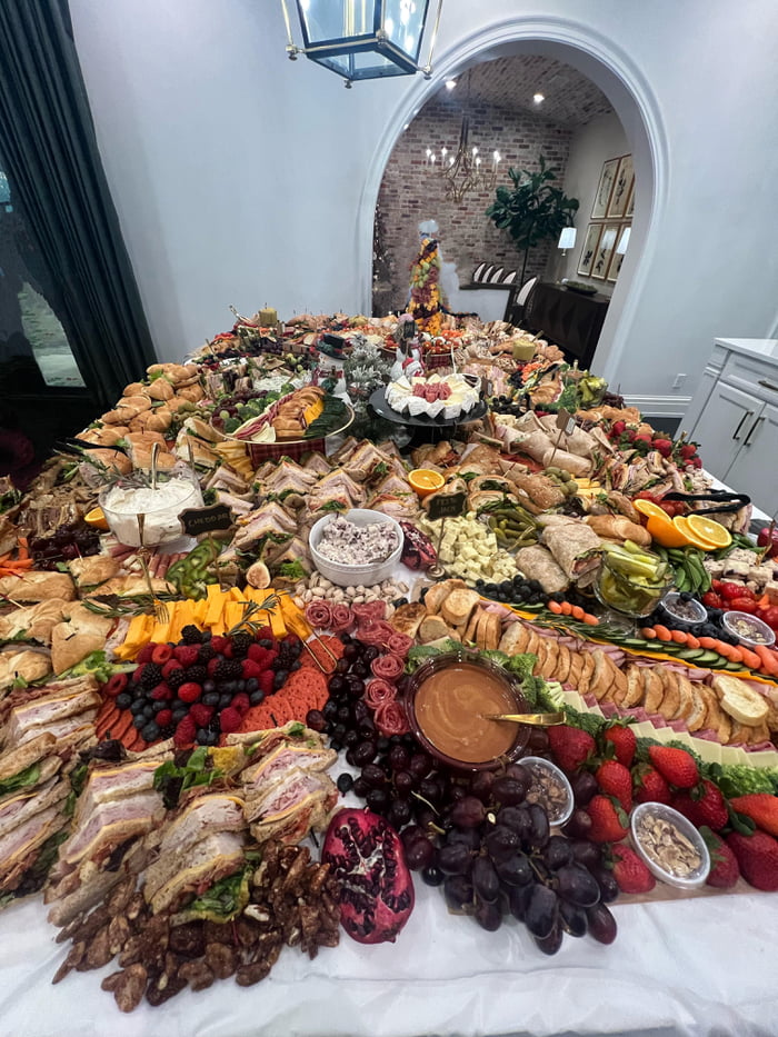 Grazing table for 150 - 9GAG