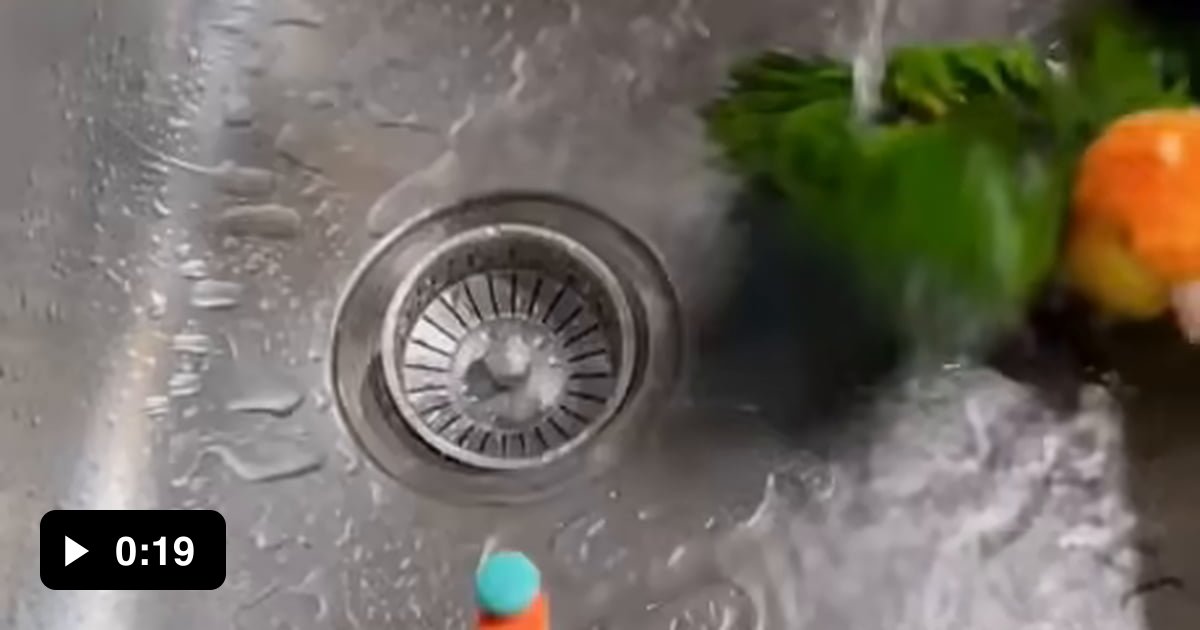 I think there's something wrong with these mangos - 9GAG