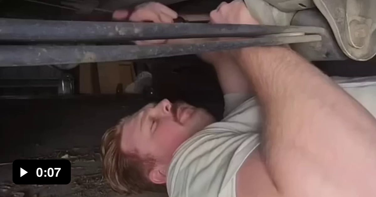 Who doesn't have a date on Valentine's Day? Literally everyone here. - 9GAG