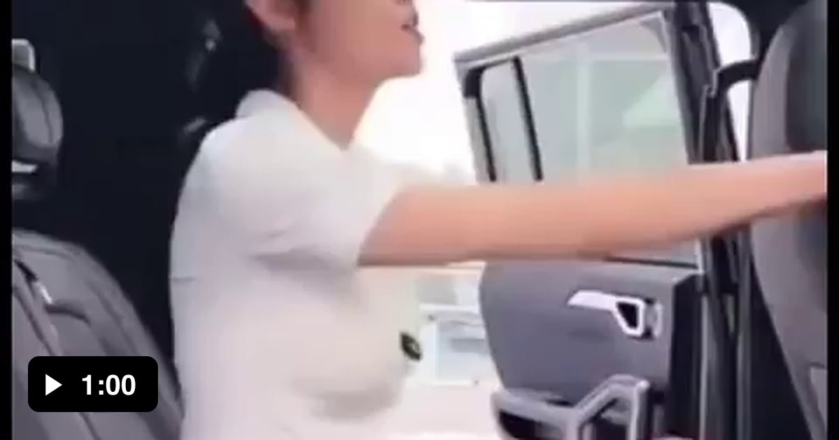 Saleswoman explaining the special feature of the car - 9GAG