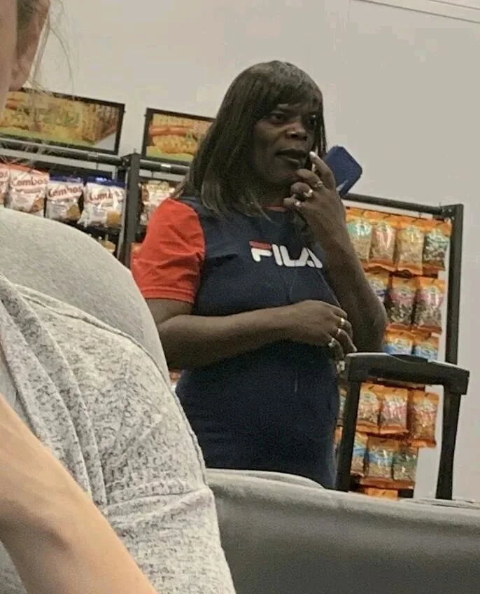 Lefties right now... - 9GAG