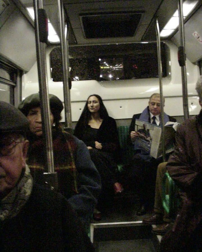 Mona Lisa Taking The Bus 9gag