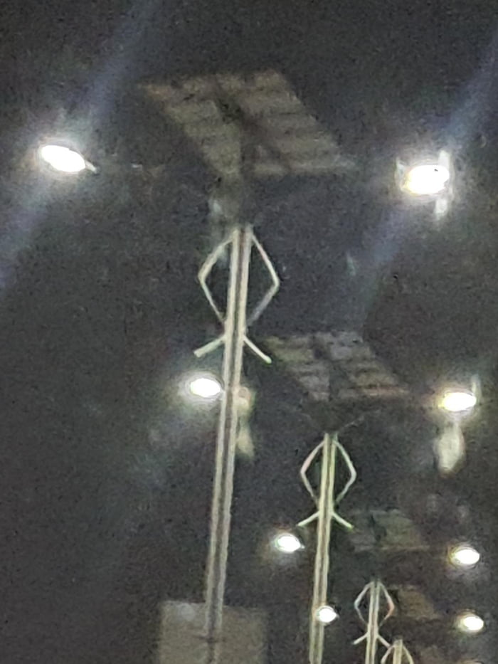 The street lights look like Angry faces - 9GAG