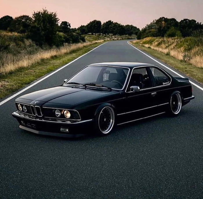 The very first of it’s lineage, BMW M6 E24 showing off it’s dresscode - 9GAG