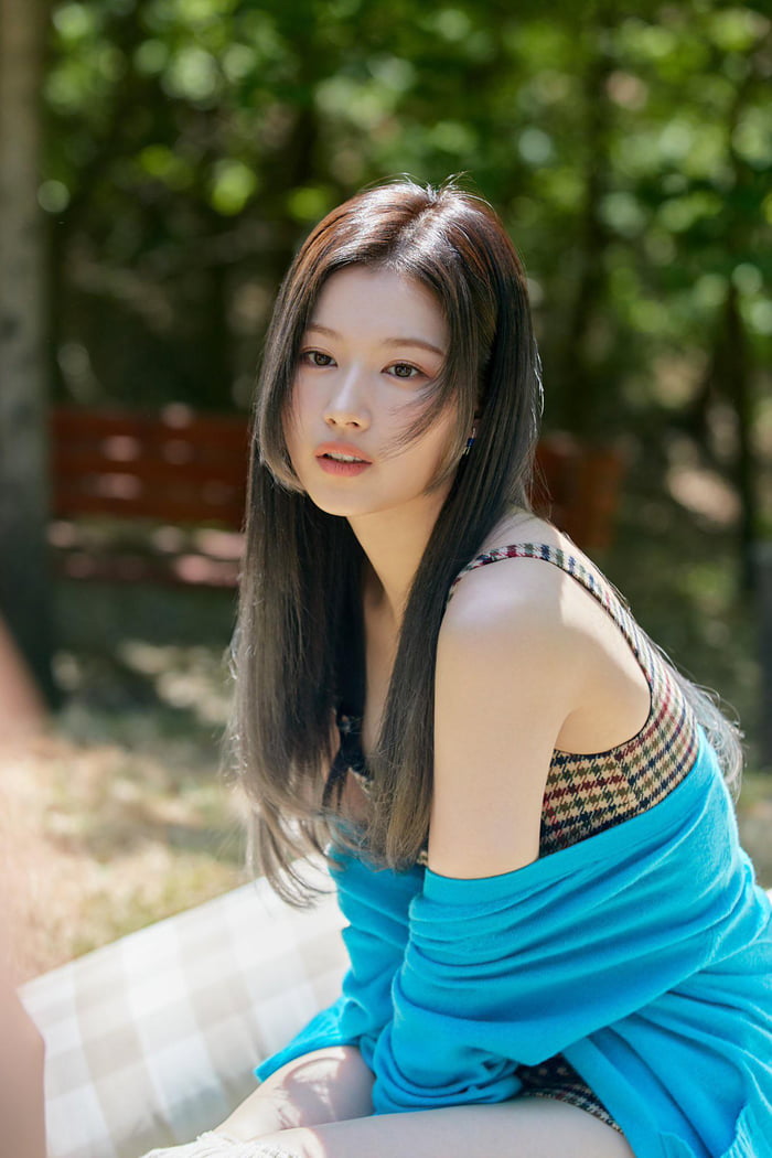 YouTube Community Update - Beautiful Sana - 9GAG