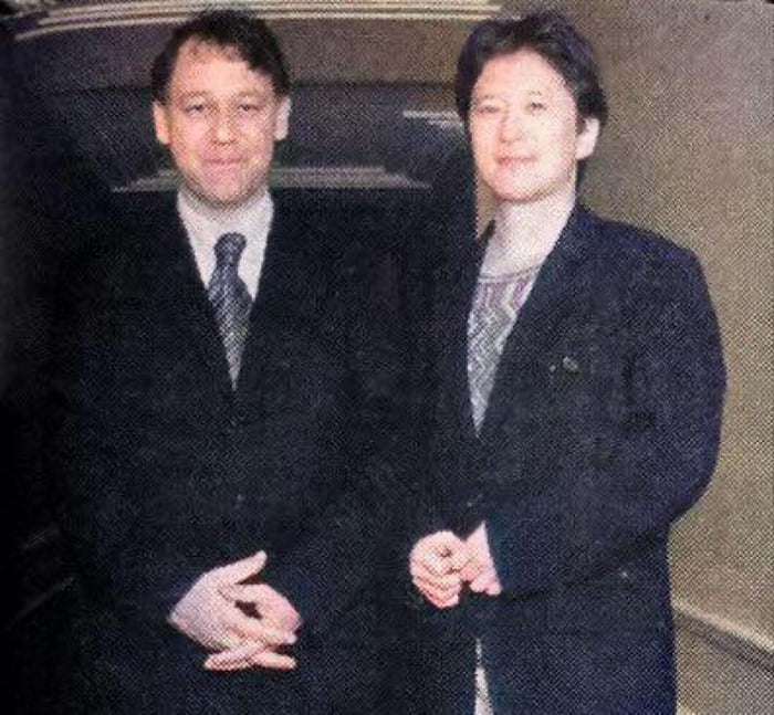 Who’s the guy beside sam raimi? - 9GAG