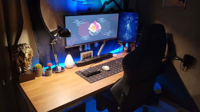 The ever evolving setup - 9GAG